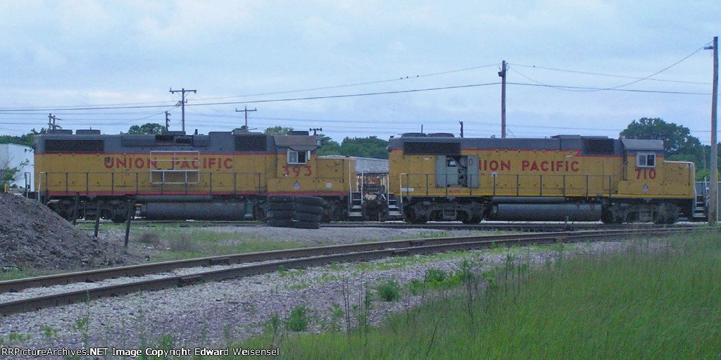 A couple 38-2s - odd frame on 393